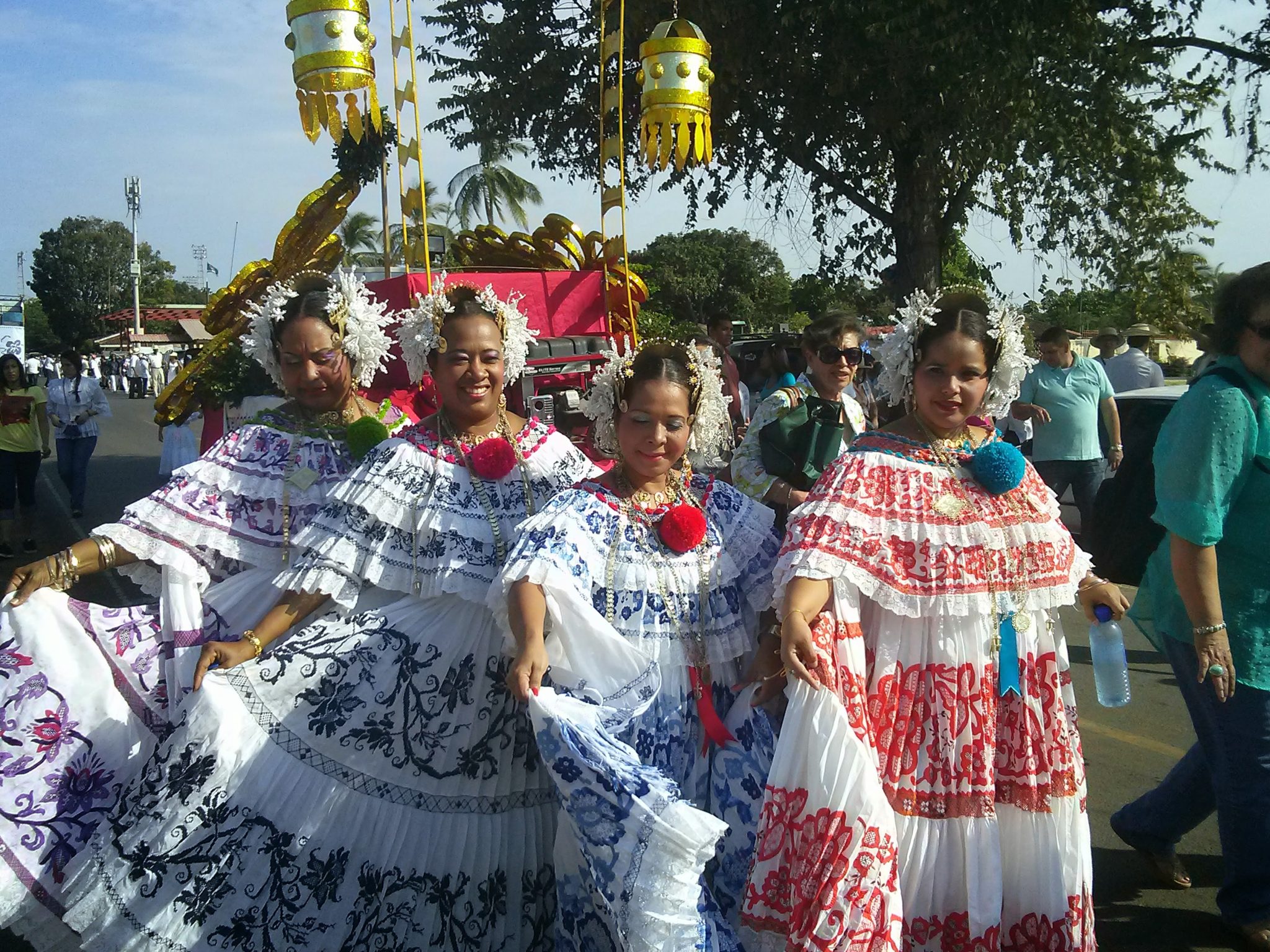1000 Polleras Parade – Panamatravel.com